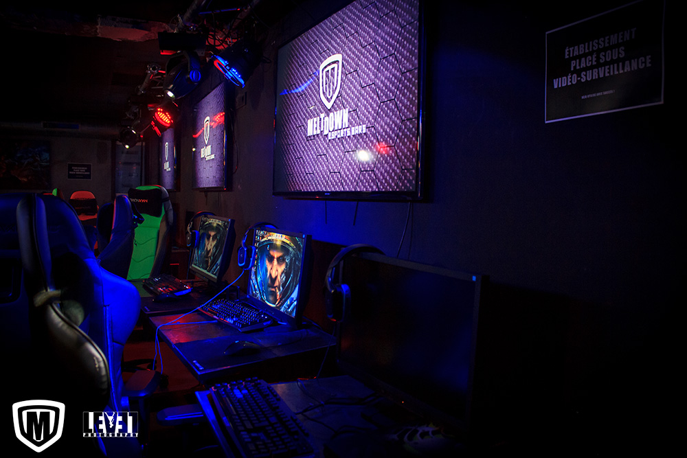 Dispositif d’affichage digital publicitaire (DOOH) au Meltdown Bar